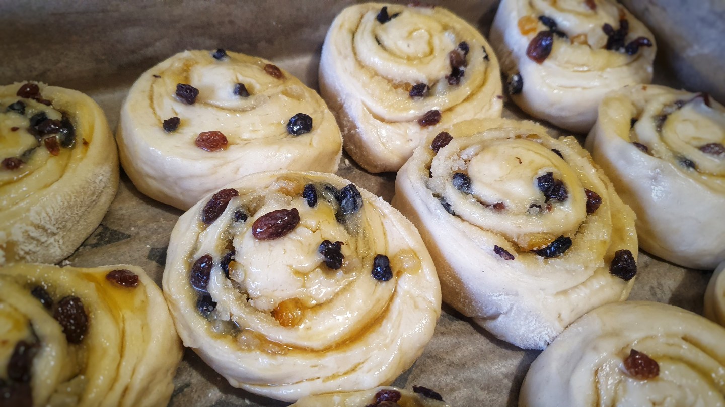 To Make Chelsea Buns | British Food: A History